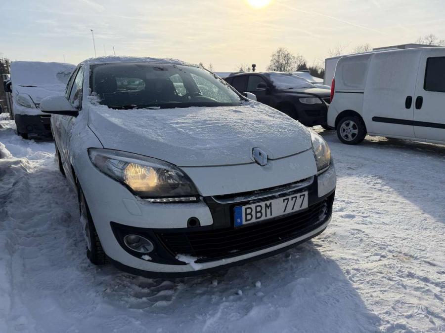 White Renault Megane 2013 in Kaunas, with an engine capacity of 1.46 L and mileage of 217 thousand km for 2200 €, photo 2 on AUTOMOTO.COM.LV
