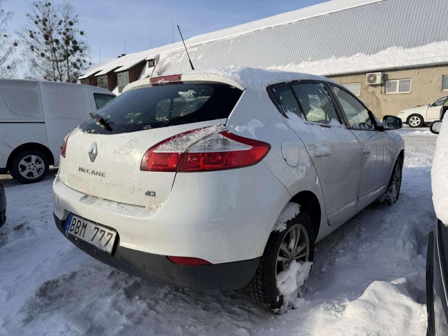 White Renault Megane 2013 in Kaunas, with an engine capacity of 1.46 L and mileage of 217 thousand km for 2200 €, photo 3 on AUTOMOTO.COM.LV