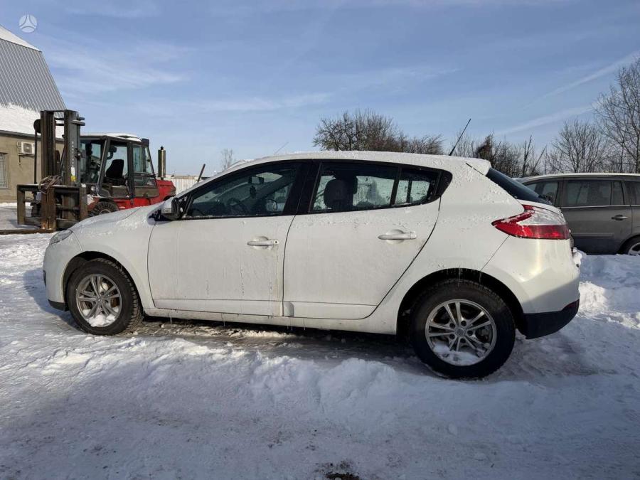White Renault Megane 2013 in Kaunas, with an engine capacity of 1.46 L and mileage of 217 thousand km for 2200 €, photo 4 on AUTOMOTO.COM.LV