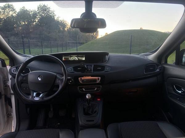 White Renault Megane 2013 in Parnu, with an engine capacity of 1.60 L and mileage of 259 thousand km for 4500 €, photo 7 on AUTOMOTO.COM.LV