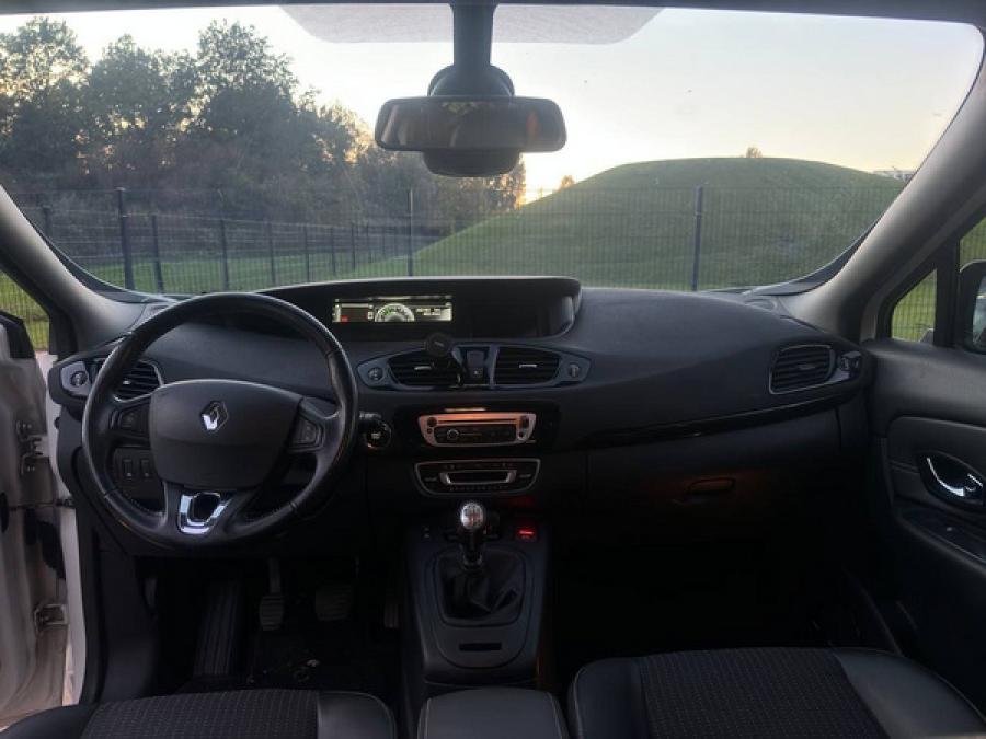 Balts Renault Megane 2013 Pērnava, ar dzinēja tilpumu 1.60 L un nobraukumu 259 tūkst. km par 4500 €, foto 8 vietnē AUTOMOTO.COM.LV