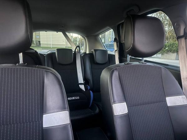 White Renault Megane 2013 in Parnu, with an engine capacity of 1.60 L and mileage of 259 thousand km for 4500 €, photo 9 on AUTOMOTO.COM.LV