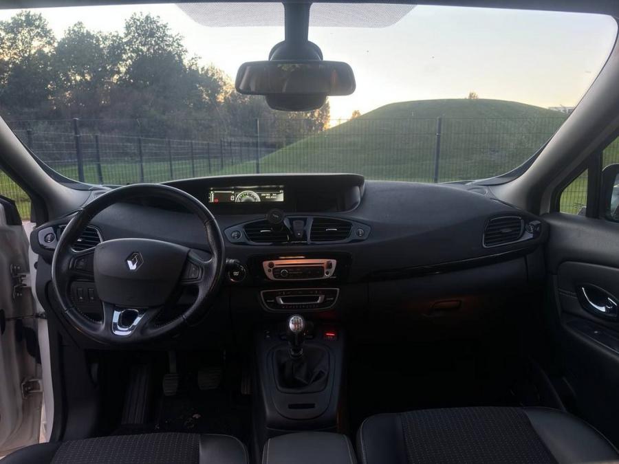 Balts Renault Megane 2013 Pērnava, ar dzinēja tilpumu 1.60 L un nobraukumu 259 tūkst. km par 4500 €, foto 17 vietnē AUTOMOTO.COM.LV