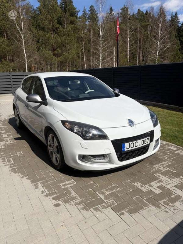 White Renault Megane 2013 in Plunge, with an engine capacity of 2.00 L and mileage of 160 thousand km for 3700 €, photo 1 on AUTOMOTO.COM.LV