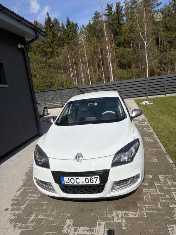 White Renault Megane 2013 in Plunge, with an engine capacity of 2.00 L and mileage of 160 thousand km for 3700 €, photo 2 on AUTOMOTO.COM.LV
