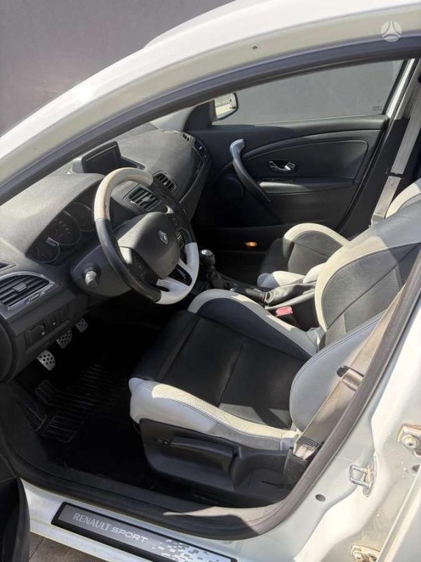 White Renault Megane 2013 in Plunge, with an engine capacity of 2.00 L and mileage of 160 thousand km for 3700 €, photo 7 on AUTOMOTO.COM.LV
