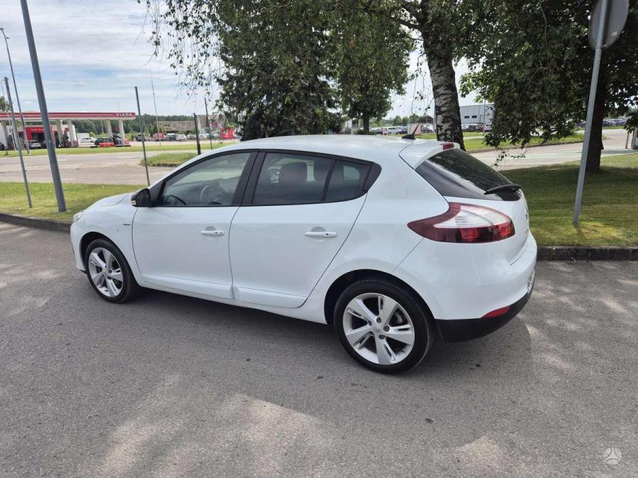 White Renault Megane 2015 in Taurage, with an engine capacity of 1.46 L and mileage of 217 thousand km for 4200 €, photo 8 on AUTOMOTO.COM.LV