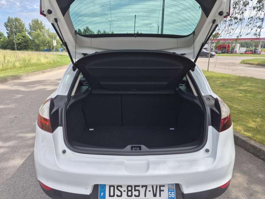 White Renault Megane 2015 in Taurage, with an engine capacity of 1.46 L and mileage of 217 thousand km for 4200 €, photo 13 on AUTOMOTO.COM.LV