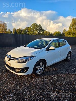 White Renault Megane 2015 in Riga, with an engine capacity of 1.50 L and mileage of 0 thousand km for 2050 €, photo 3 on AUTOMOTO.COM.LV