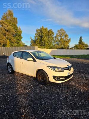 White Renault Megane 2015 in Riga, with an engine capacity of 1.50 L and mileage of 0 thousand km for 2050 €, photo 4 on AUTOMOTO.COM.LV