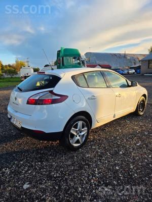 White Renault Megane 2015 in Riga, with an engine capacity of 1.50 L and mileage of 0 thousand km for 2050 €, photo 6 on AUTOMOTO.COM.LV