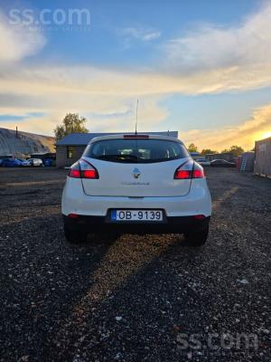 White Renault Megane 2015 in Riga, with an engine capacity of 1.50 L and mileage of 0 thousand km for 2050 €, photo 7 on AUTOMOTO.COM.LV