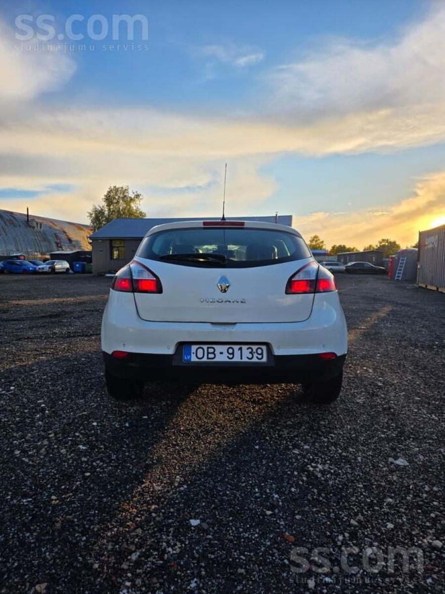 White Renault Megane 2015 in Riga, with an engine capacity of 1.50 L and mileage of 0 thousand km for 2050 €, photo 7 on AUTOMOTO.COM.LV