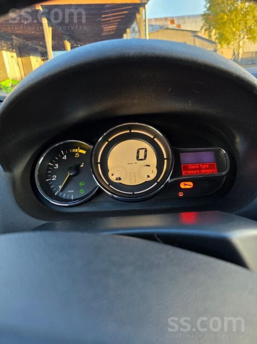 White Renault Megane 2015 in Riga, with an engine capacity of 1.50 L and mileage of 0 thousand km for 2050 €, photo 9 on AUTOMOTO.COM.LV