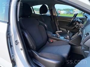 White Renault Megane 2016 in Cesis, with an engine capacity of 1.50 L and mileage of 260 thousand km for 7699 €, photo 23 on AUTOMOTO.COM.LV