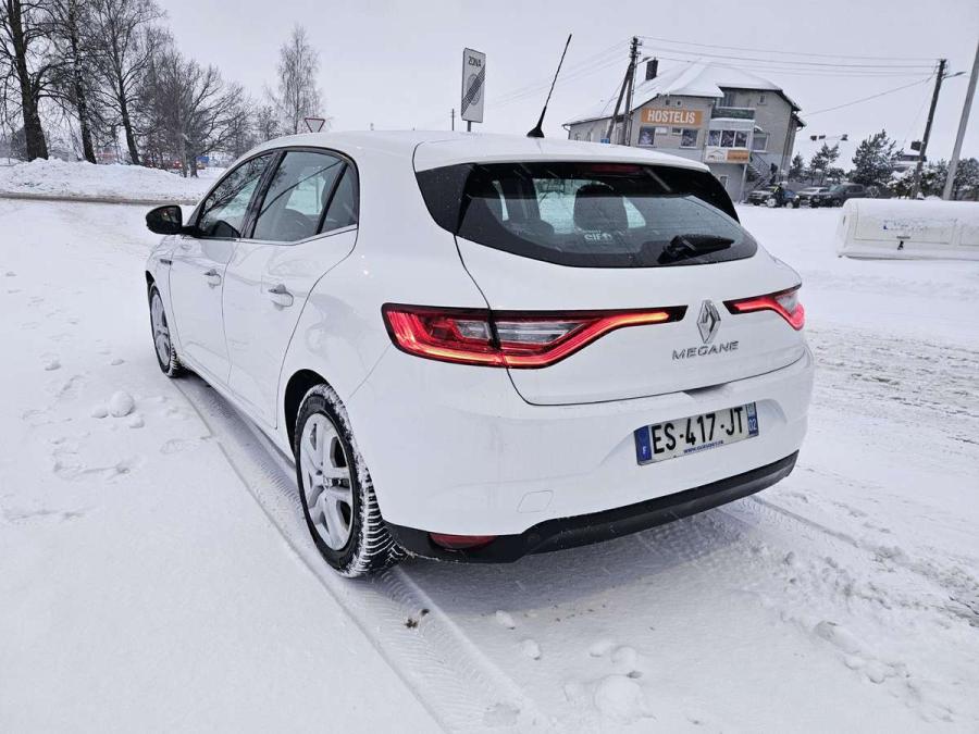 White Renault Megane 2017 in Taurage, with an engine capacity of 1.46 L and mileage of 220 thousand km for 5350 €, photo 3 on AUTOMOTO.COM.LV