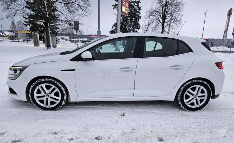 White Renault Megane 2017 in Taurage, with an engine capacity of 1.46 L and mileage of 220 thousand km for 5350 €, photo 7 on AUTOMOTO.COM.LV
