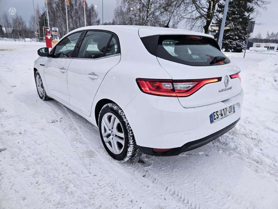 White Renault Megane 2017 in Taurage, with an engine capacity of 1.46 L and mileage of 220 thousand km for 5350 €, photo 8 on AUTOMOTO.COM.LV