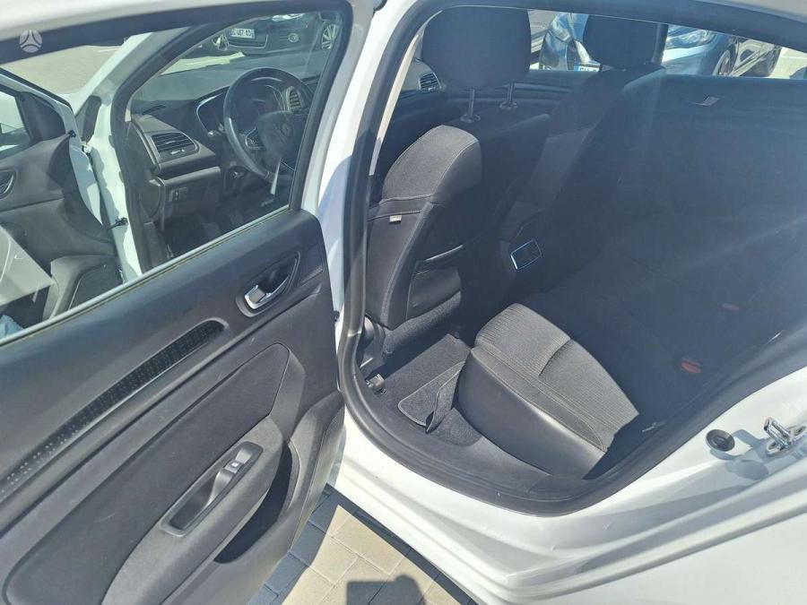 Balts Renault Megane 2017 Tauragė, ar dzinēja tilpumu 1.46 L un nobraukumu 240 tūkst. km par 4500 €, foto 21 vietnē AUTOMOTO.COM.LV