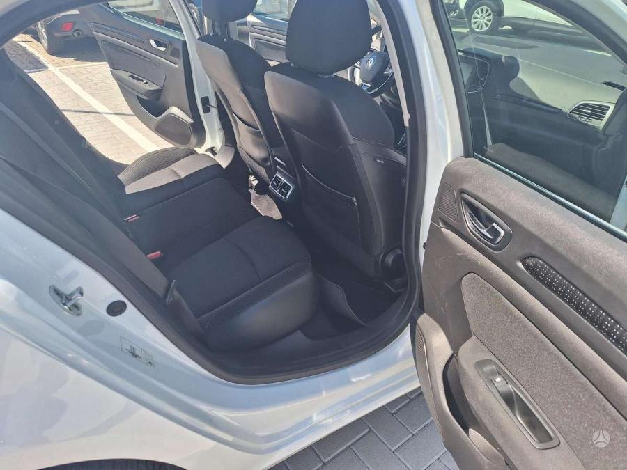 Balts Renault Megane 2017 Tauragė, ar dzinēja tilpumu 1.46 L un nobraukumu 240 tūkst. km par 4500 €, foto 24 vietnē AUTOMOTO.COM.LV