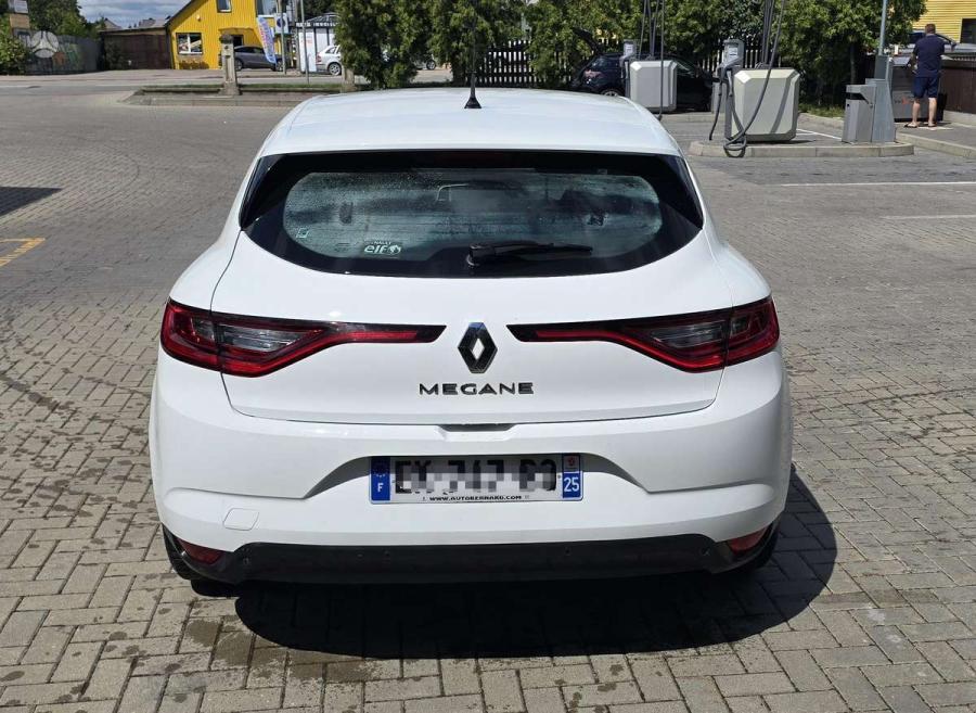White Renault Megane 2017 in Taurage, with an engine capacity of 1.46 L and mileage of 243 thousand km for 4950 €, photo 9 on AUTOMOTO.COM.LV