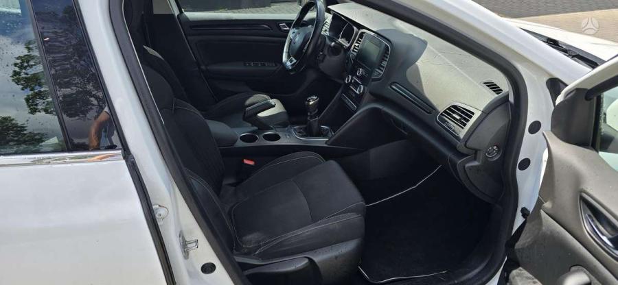 White Renault Megane 2017 in Taurage, with an engine capacity of 1.46 L and mileage of 243 thousand km for 4950 €, photo 11 on AUTOMOTO.COM.LV