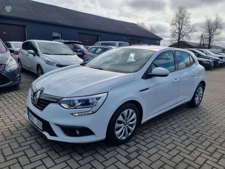 White Renault Megane 2017 in Taurage, with an engine capacity of 1.46 L and mileage of 236 thousand km for 3500 €, photo 6 on AUTOMOTO.COM.LV