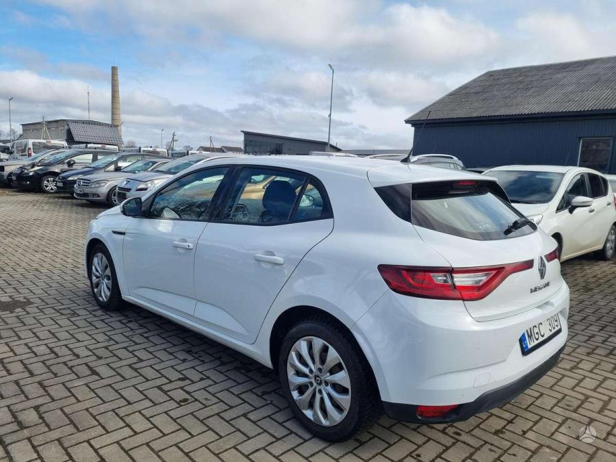 White Renault Megane 2017 in Taurage, with an engine capacity of 1.46 L and mileage of 236 thousand km for 3500 €, photo 7 on AUTOMOTO.COM.LV