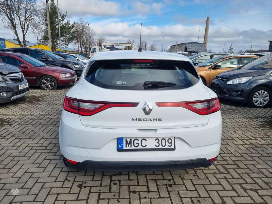 White Renault Megane 2017 in Taurage, with an engine capacity of 1.46 L and mileage of 236 thousand km for 3500 €, photo 9 on AUTOMOTO.COM.LV