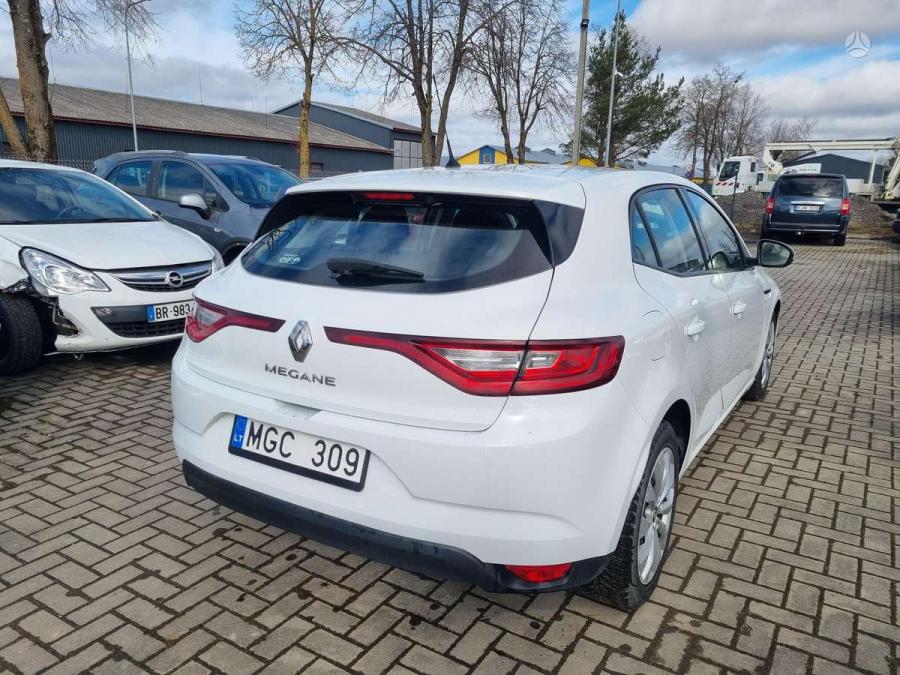 White Renault Megane 2017 in Taurage, with an engine capacity of 1.46 L and mileage of 236 thousand km for 3500 €, photo 10 on AUTOMOTO.COM.LV