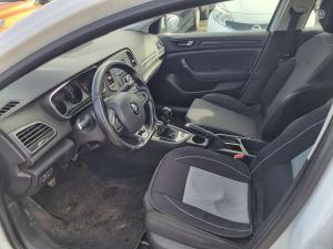 White Renault Megane 2017 in Taurage, with an engine capacity of 1.46 L and mileage of 236 thousand km for 3500 €, photo 12 on AUTOMOTO.COM.LV