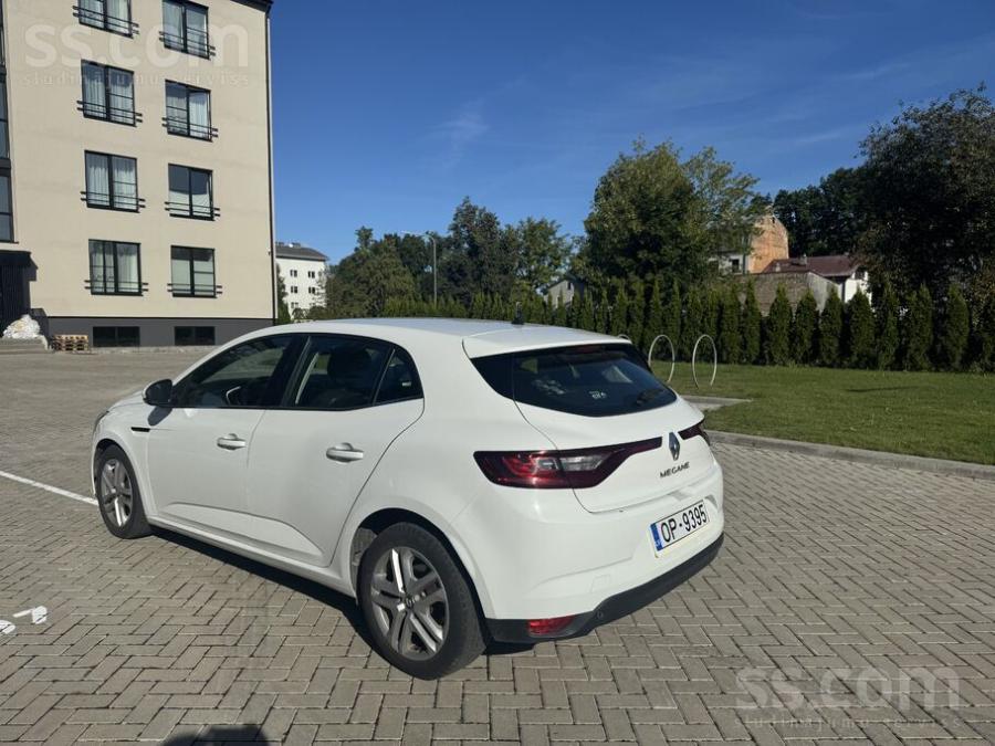 White Renault Megane 2017 in Riga, with an engine capacity of 1.50 L and mileage of 207 thousand km for 5850 €, photo 3 on AUTOMOTO.COM.LV