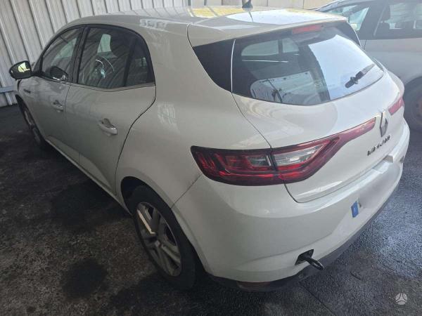 White Renault Megane 2018 in Taurage, with an engine capacity of 1.46 L and mileage of 140 thousand km for 3900 €, photo 2 on AUTOMOTO.COM.LV
