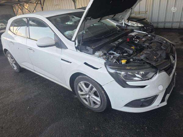 White Renault Megane 2018 in Taurage, with an engine capacity of 1.46 L and mileage of 140 thousand km for 3900 €, photo 5 on AUTOMOTO.COM.LV