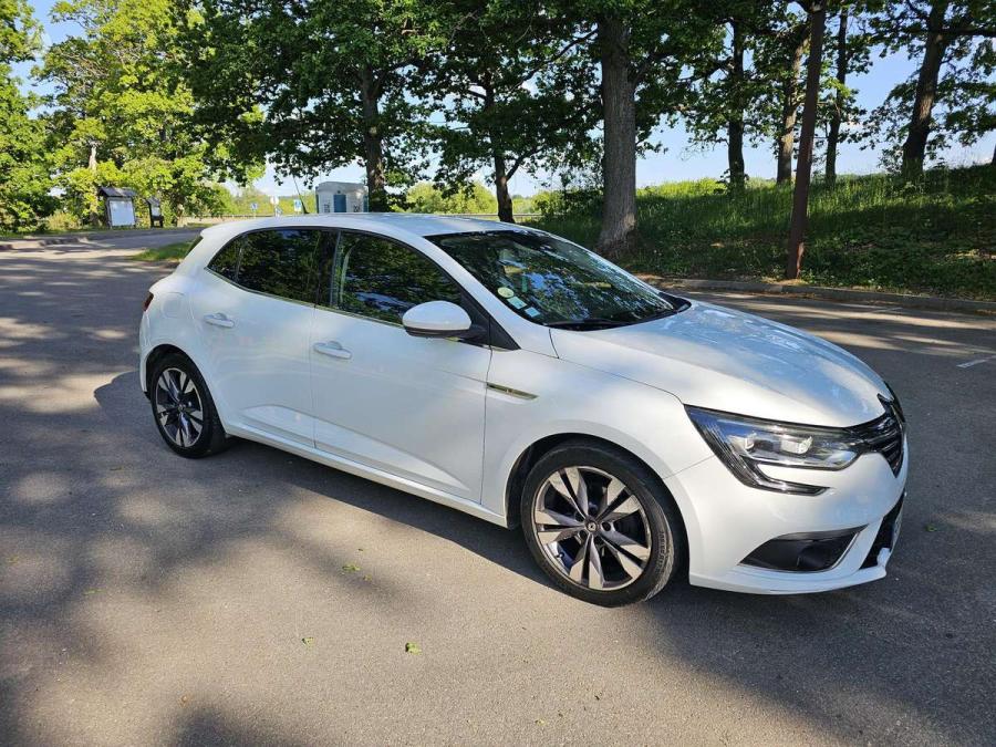 White Renault Megane 2019 in Taurage, with an engine capacity of 1.50 L and mileage of 234 thousand km for 6800 €, photo 6 on AUTOMOTO.COM.LV