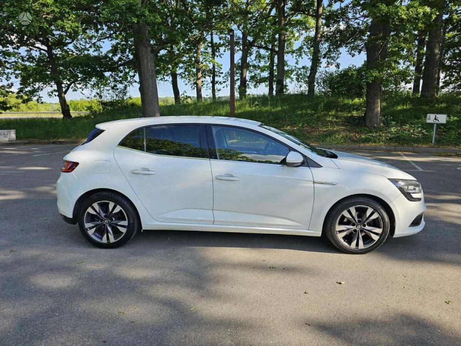 White Renault Megane 2019 in Taurage, with an engine capacity of 1.50 L and mileage of 234 thousand km for 6800 €, photo 7 on AUTOMOTO.COM.LV