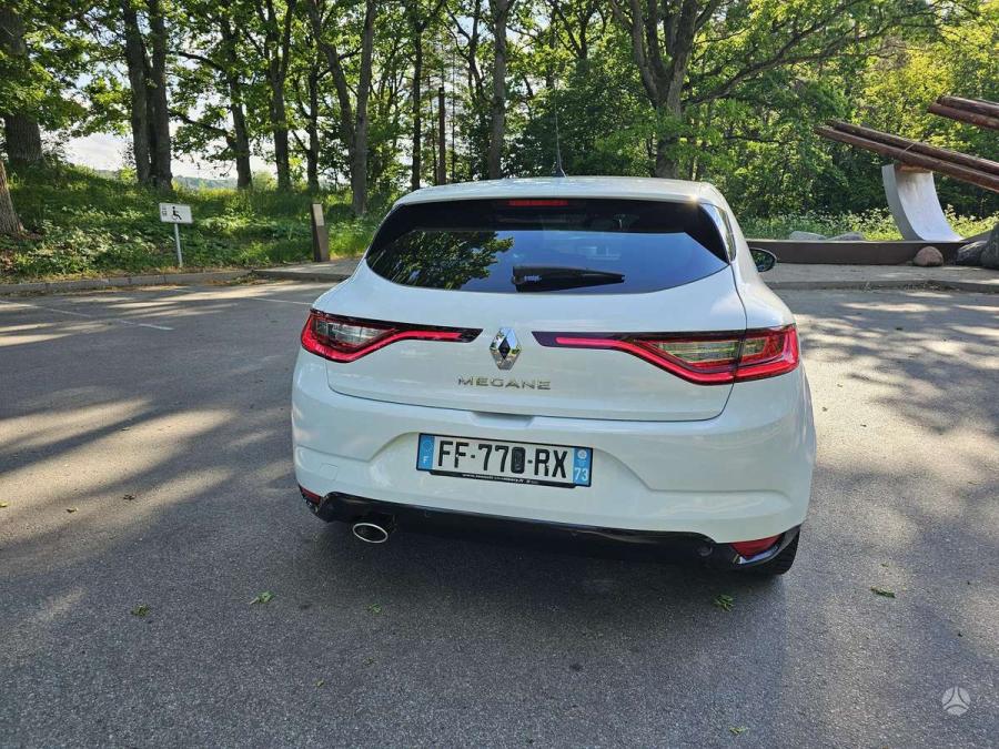 White Renault Megane 2019 in Taurage, with an engine capacity of 1.50 L and mileage of 234 thousand km for 6800 €, photo 8 on AUTOMOTO.COM.LV