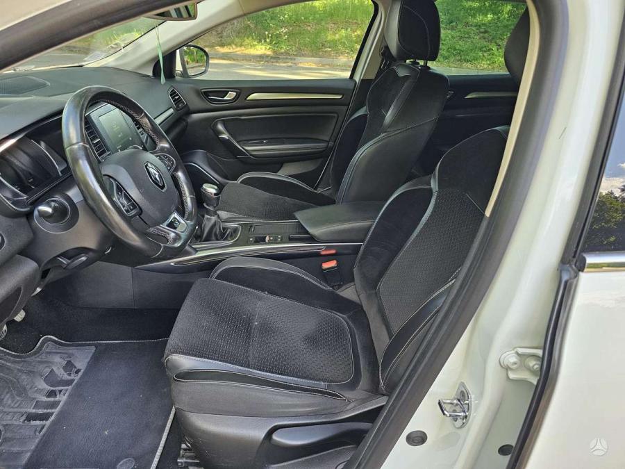 White Renault Megane 2019 in Taurage, with an engine capacity of 1.50 L and mileage of 234 thousand km for 6800 €, photo 17 on AUTOMOTO.COM.LV