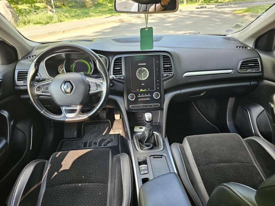 White Renault Megane 2019 in Taurage, with an engine capacity of 1.50 L and mileage of 234 thousand km for 6800 €, photo 18 on AUTOMOTO.COM.LV