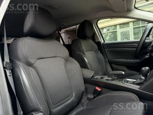 White Renault Megane 2019 in Jurmala, with an engine capacity of 1.50 L and mileage of 264 thousand km for 6250 €, photo 14 on AUTOMOTO.COM.LV