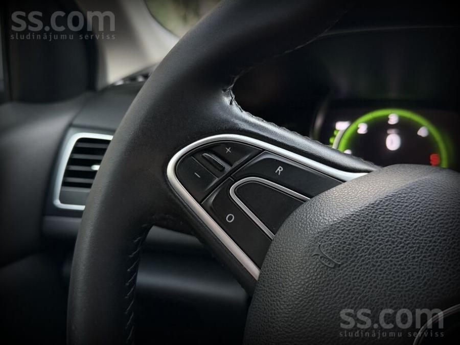 White Renault Megane 2019 in Jurmala, with an engine capacity of 1.50 L and mileage of 264 thousand km for 6250 €, photo 24 on AUTOMOTO.COM.LV