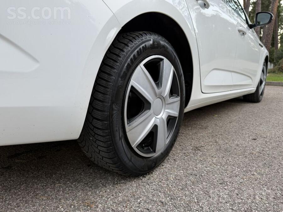 White Renault Megane 2019 in Jurmala, with an engine capacity of 1.50 L and mileage of 264 thousand km for 6250 €, photo 27 on AUTOMOTO.COM.LV