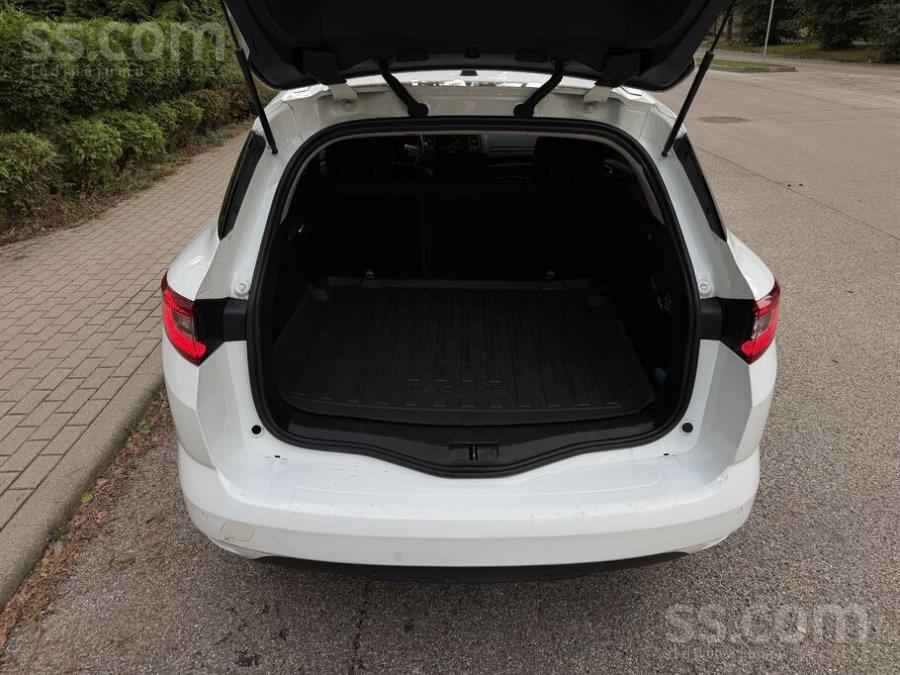 White Renault Megane 2019 in Jurmala, with an engine capacity of 1.50 L and mileage of 264 thousand km for 6250 €, photo 28 on AUTOMOTO.COM.LV