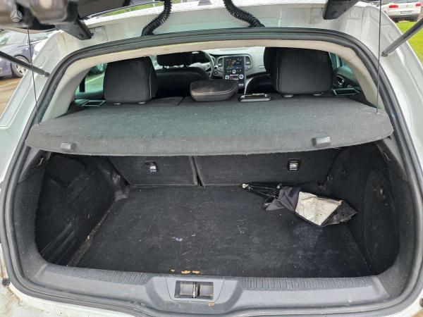 White Renault Megane 2020 in Taurage, with an engine capacity of 1.46 L and mileage of 260 thousand km for 5900 €, photo 10 on AUTOMOTO.COM.LV