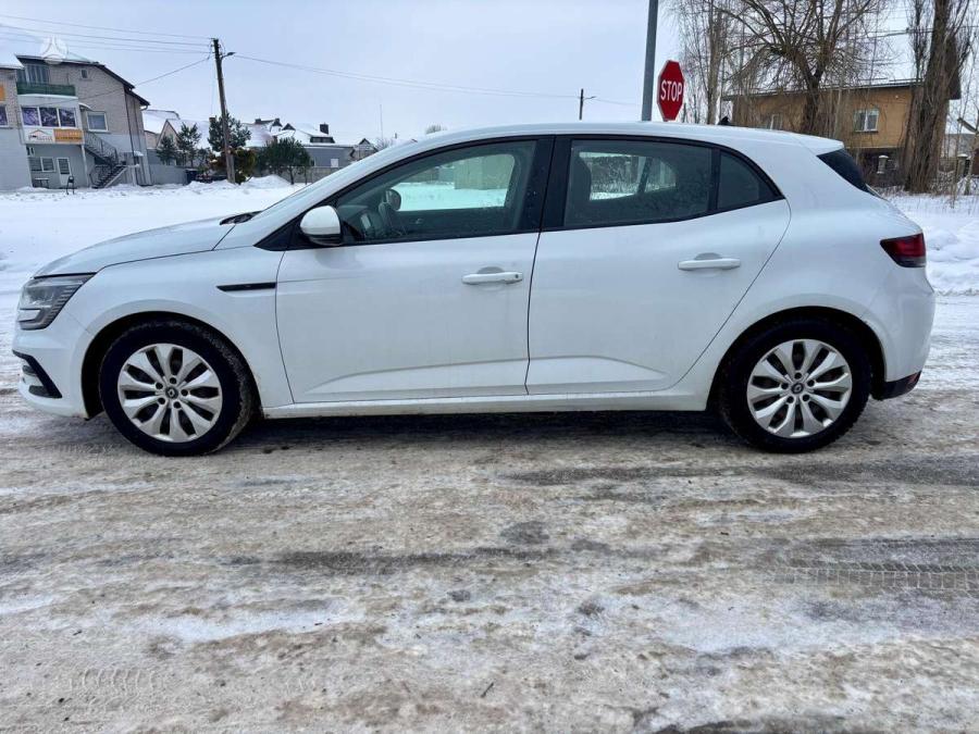 White Renault Megane 2021 in Taurage, with an engine capacity of 1.46 L and mileage of 249 thousand km for 7300 €, photo 4 on AUTOMOTO.COM.LV