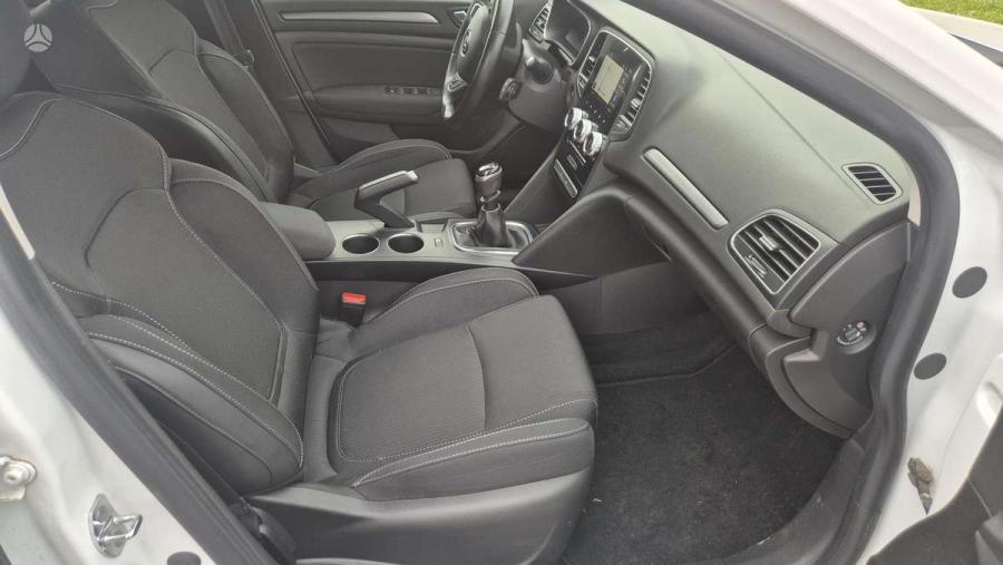 Balts Renault Megane 2021 Tauragė, ar dzinēja tilpumu 1.46 L un nobraukumu 271 tūkst. km par 5700 €, foto 16 vietnē AUTOMOTO.COM.LV