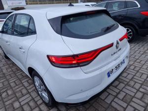 White Renault Megane 2022 in Kaunas, with an engine capacity of 1.33 L and mileage of 159 thousand km for 9559 €, photo 4 on AUTOMOTO.COM.LV