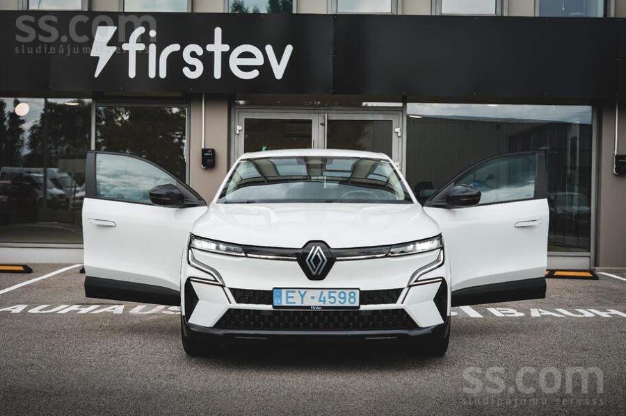 White Renault Megane 2023 in Riga, with an engine capacity of 2.00 L and mileage of 44 thousand km for 19900 €, photo 1 on AUTOMOTO.COM.LV
