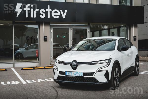 White Renault Megane 2023 in Riga, with an engine capacity of 2.00 L and mileage of 44 thousand km for 19900 €, photo 3 on AUTOMOTO.COM.LV