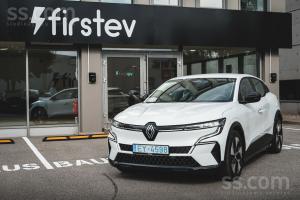 White Renault Megane 2023 in Riga, with an engine capacity of 2.00 L and mileage of 44 thousand km for 19900 €, photo 4 on AUTOMOTO.COM.LV